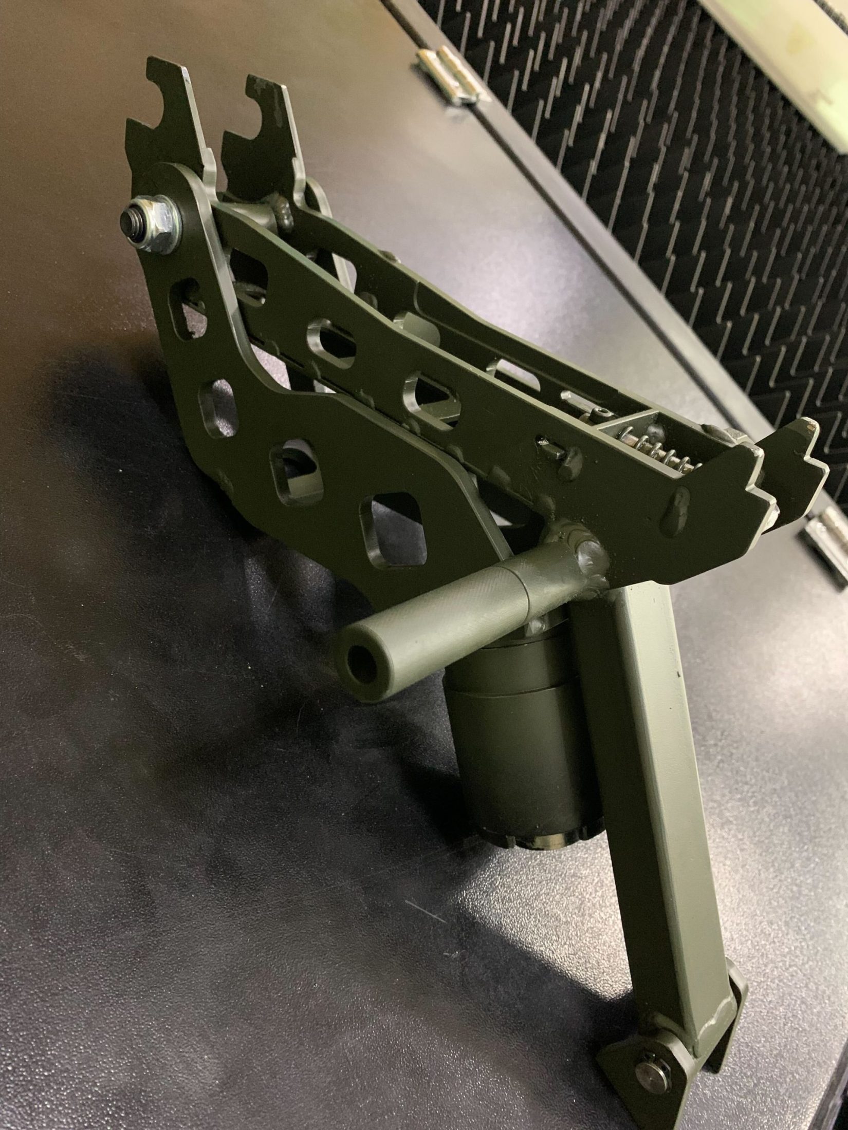 поворотне кріплення (стійка) та станина для ПКМ